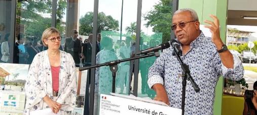 [Visite de Sylvie Retailleau sur le territoire] La délégation s'est rendue à l'IRD et l ...